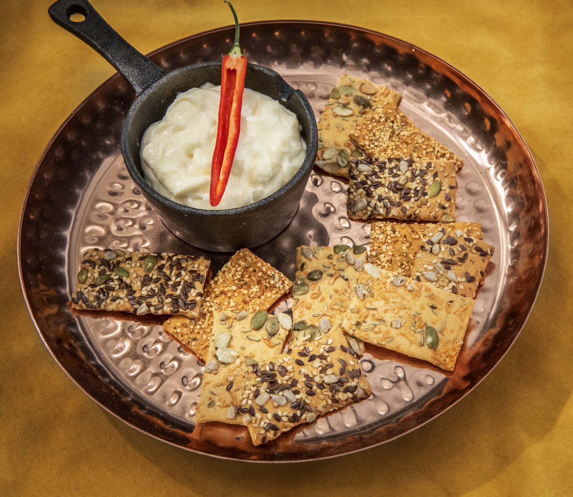 Jos Poell | Toast krokant met zongedroogde tomatencrème & mascarpone