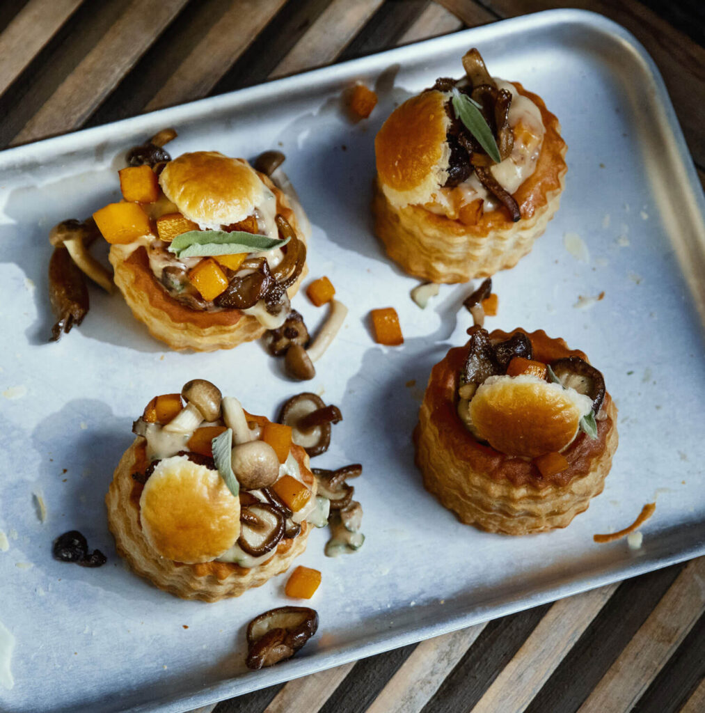 Jos Poell | Mini Pasteitjes met gekarameliseerde rode ui